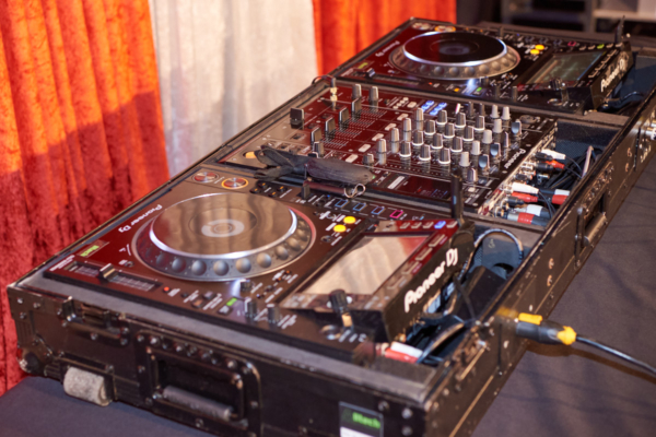 28 Corporate Party Entertainment List, Ideas & Photo Examples